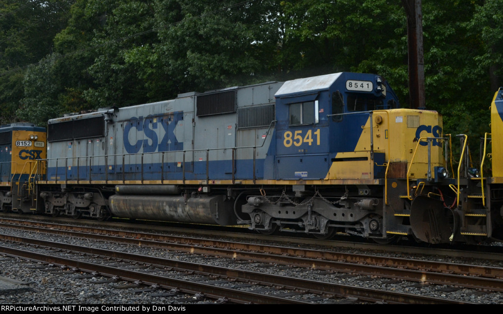 CSX SD50-2 8541 trails on Q418-02